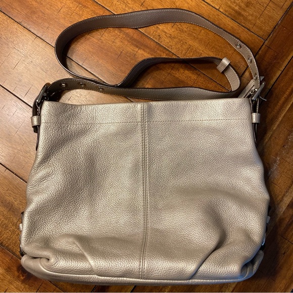 Coach | Bags | Coach F564 Silver Leather Duffle Crossbodyshoulder Bag ...